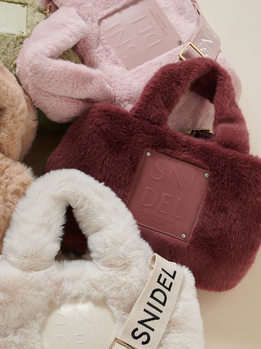 What Makes SNIDEL Perfect for Young Women Professionals?